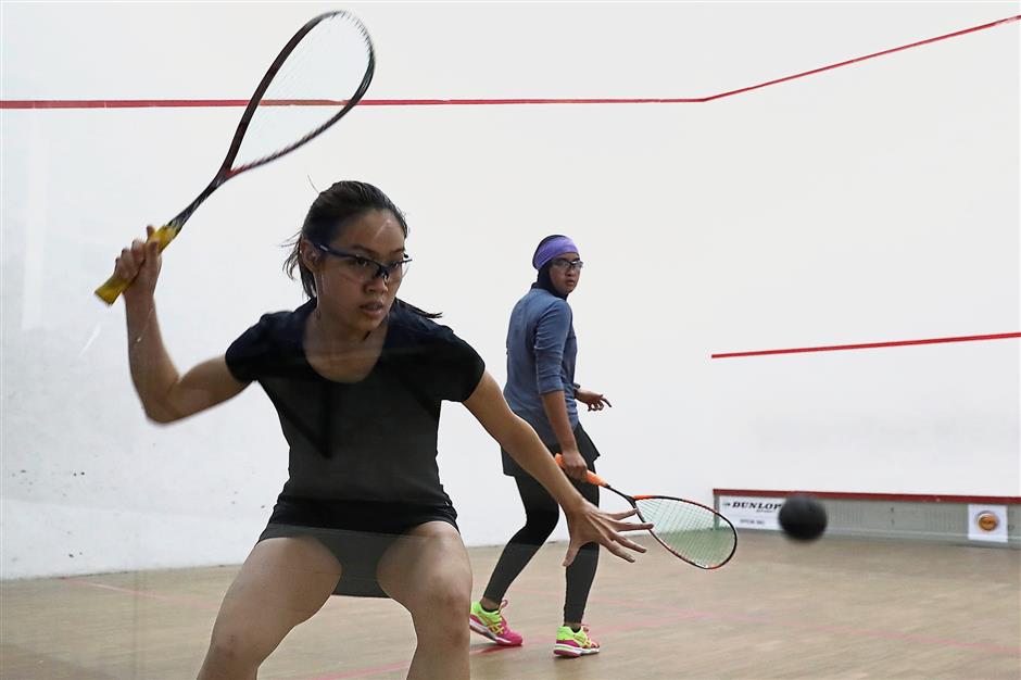 Squash: Wen Li stays calm to win despite losing protective eyewear in ...