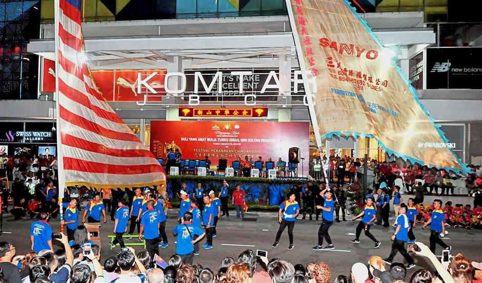 Hundreds of thousands join Tunku Ismail at annual event in JB | The Star