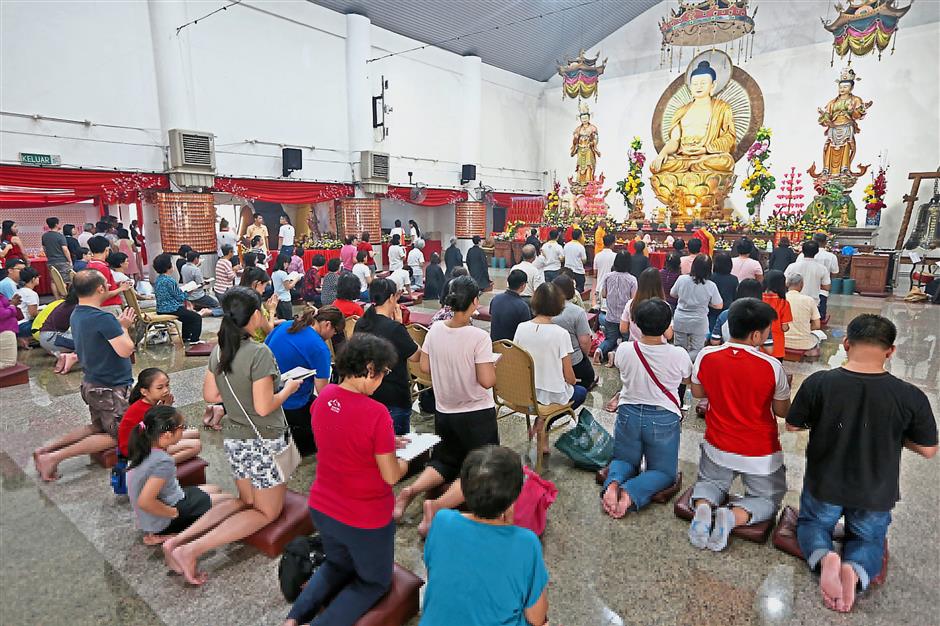 Devotees visit PJ temple to pay homage to Lord Buddha | The Star