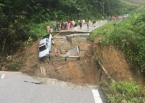 Pakan-Entabai road in S'wak collapses after prolonged rainfall | The ...