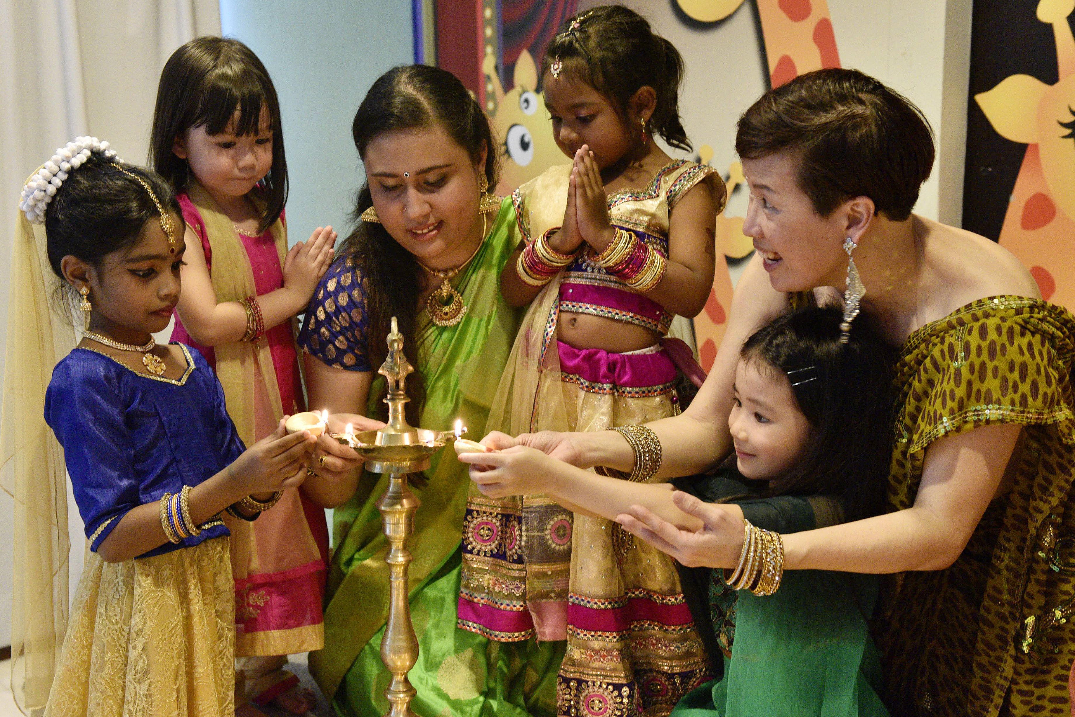 Preschoolers learn to make Deepavali treats and decorations | The Star