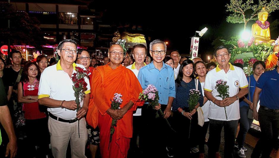 Float procession lights up PJ roads | The Star