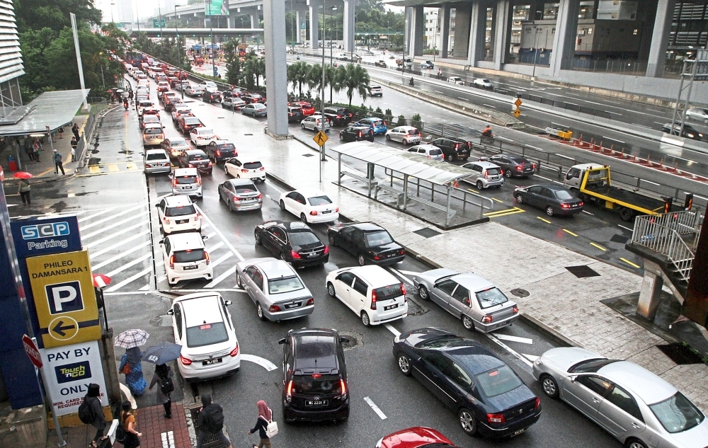 Traffic nightmare in PJ’s Section 16 | The Star Online
