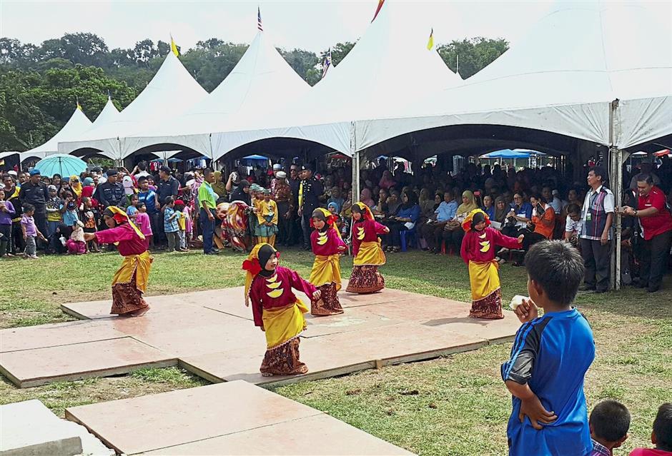 Bisaya ethnic group welcomes visitors to fest | The Star