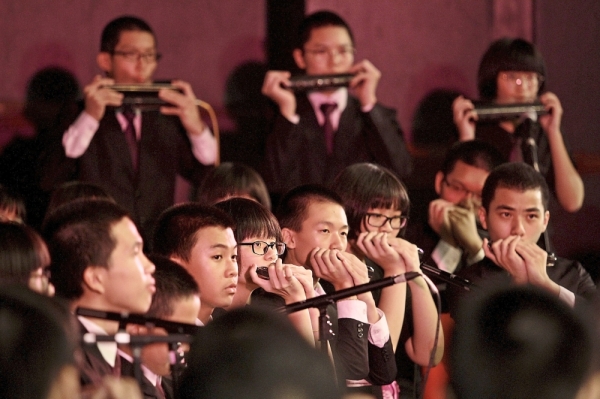 Harmonica band plays modern hits for its young audience | The Star