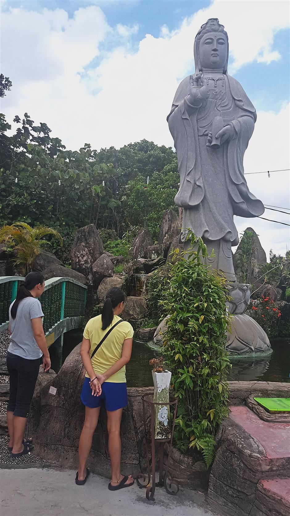 Temple draws thousands to Kg Baru Ulu Choh | The Star