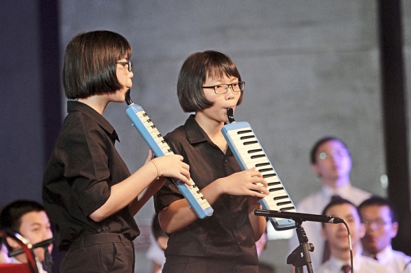 Harmonica band plays modern hits for its young audience | The Star