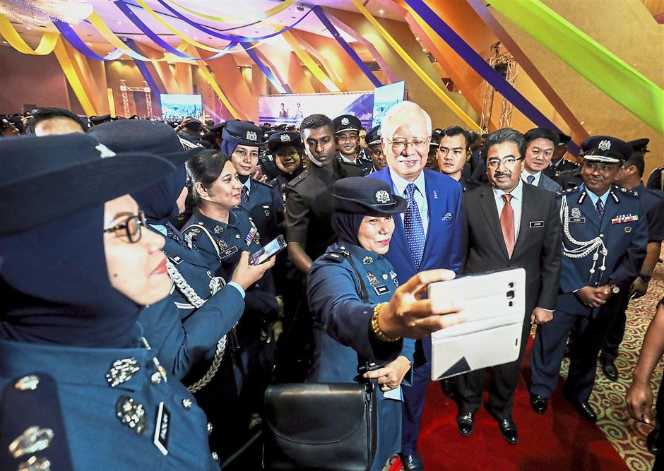 Customs officers receive high praise | The Star