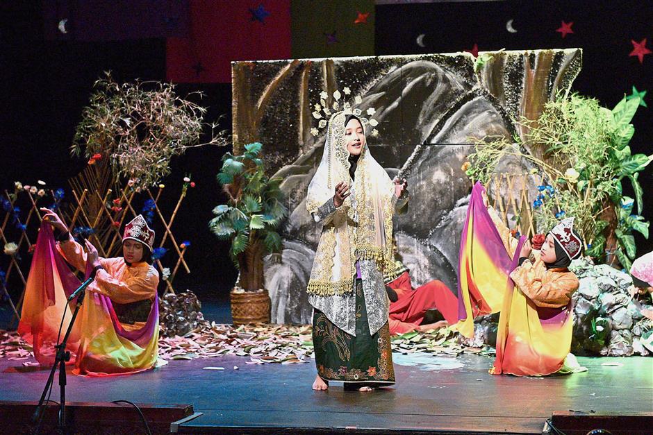 Schoolchildren give youthful spin to classic Malay stories | The Star ...
