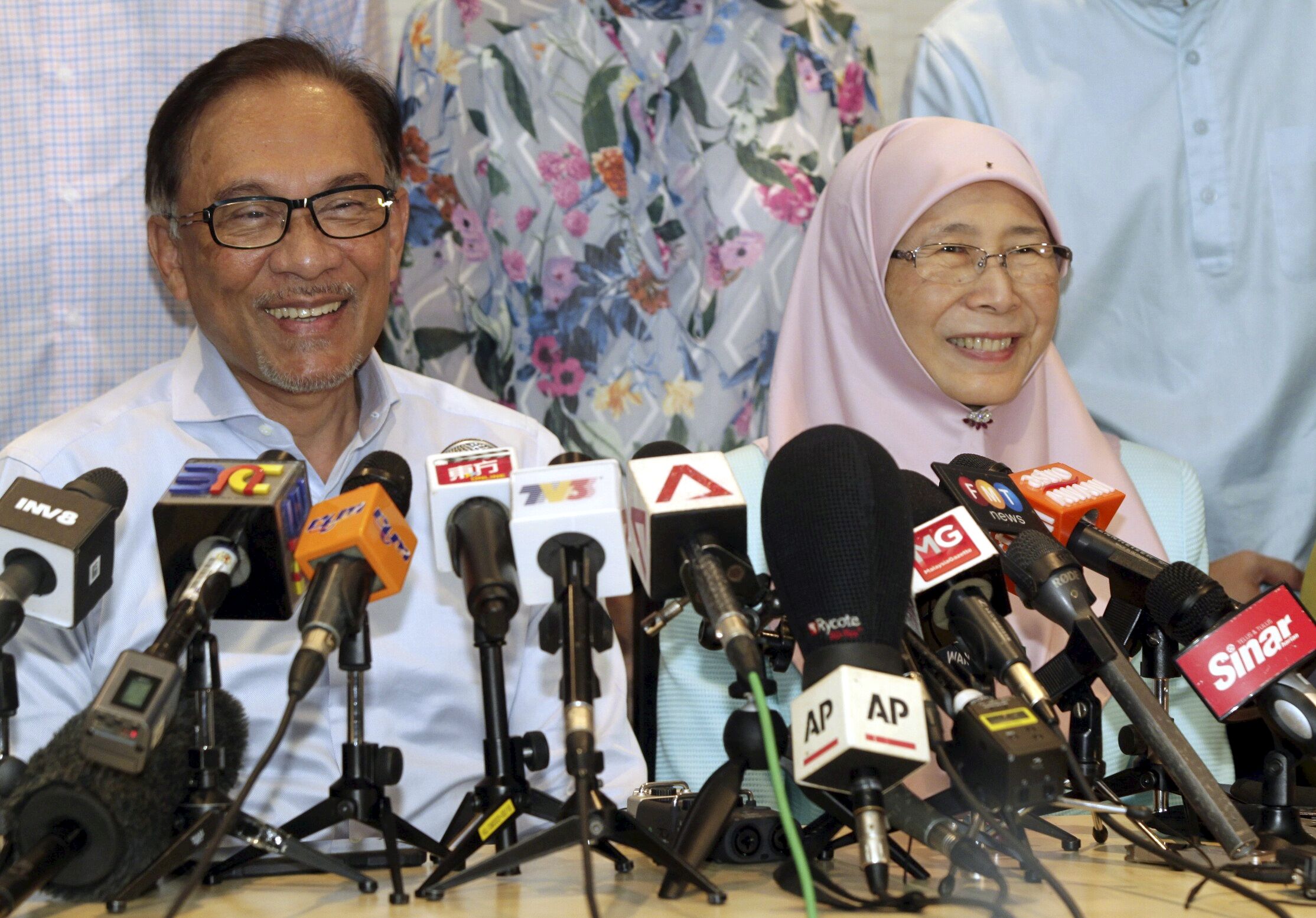 I don’t have to make way for Anwar, declares Wan Azizah | The Star Online