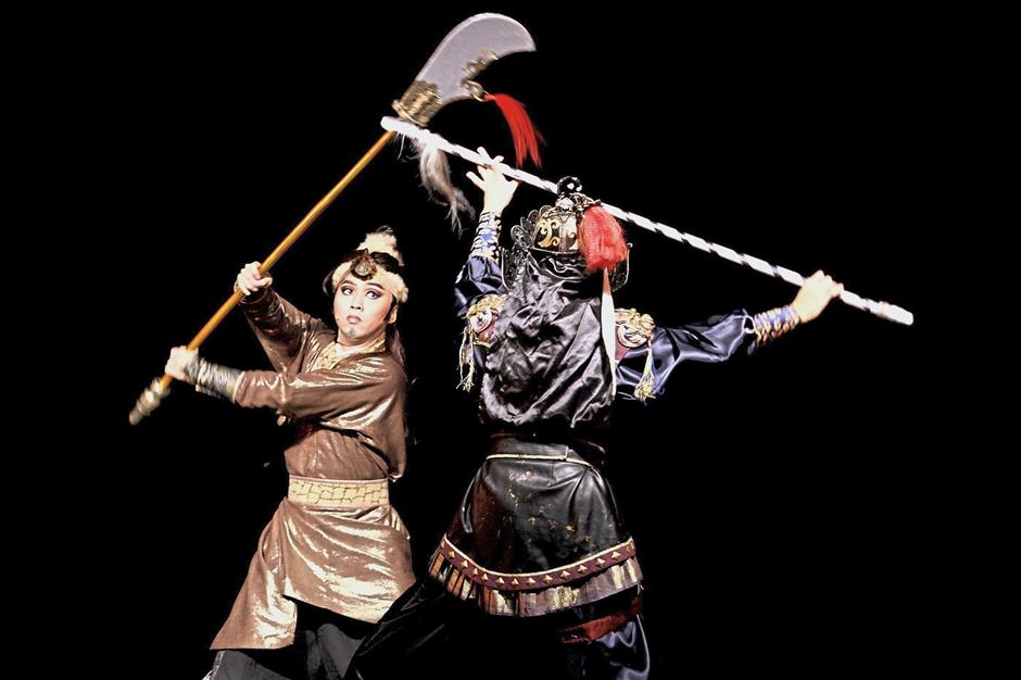 Comedic Chinese opera show brings laughter | The Star