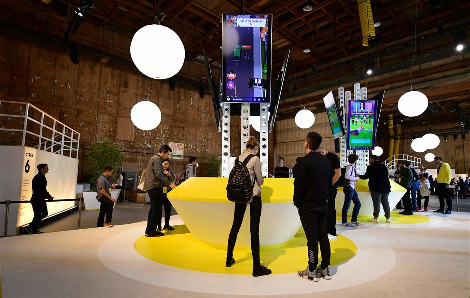 With syndicated stories and an ad network, Snapchat cautiously opens up ...