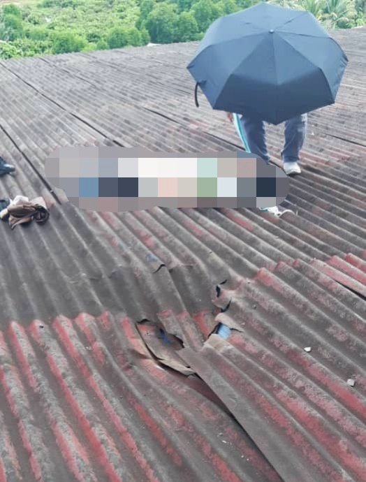Student falls off balcony while retrieving towel | The Star