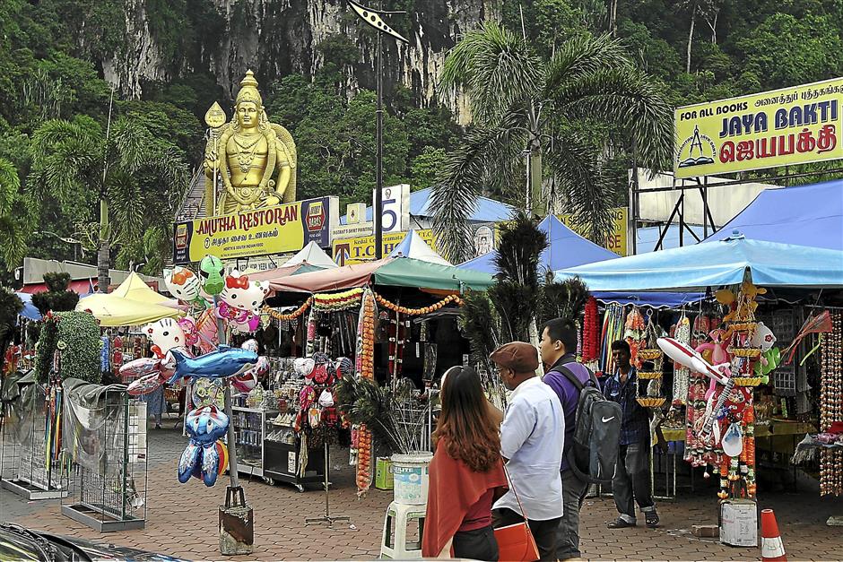 Volunteers help disabled devotees | The Star Online