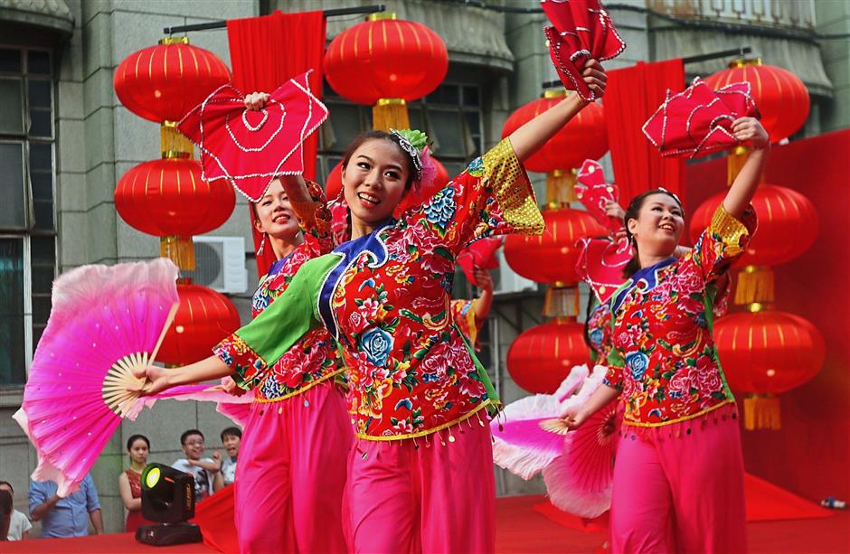 Duo’s magnificent lion dance performance draws thunderous applause ...