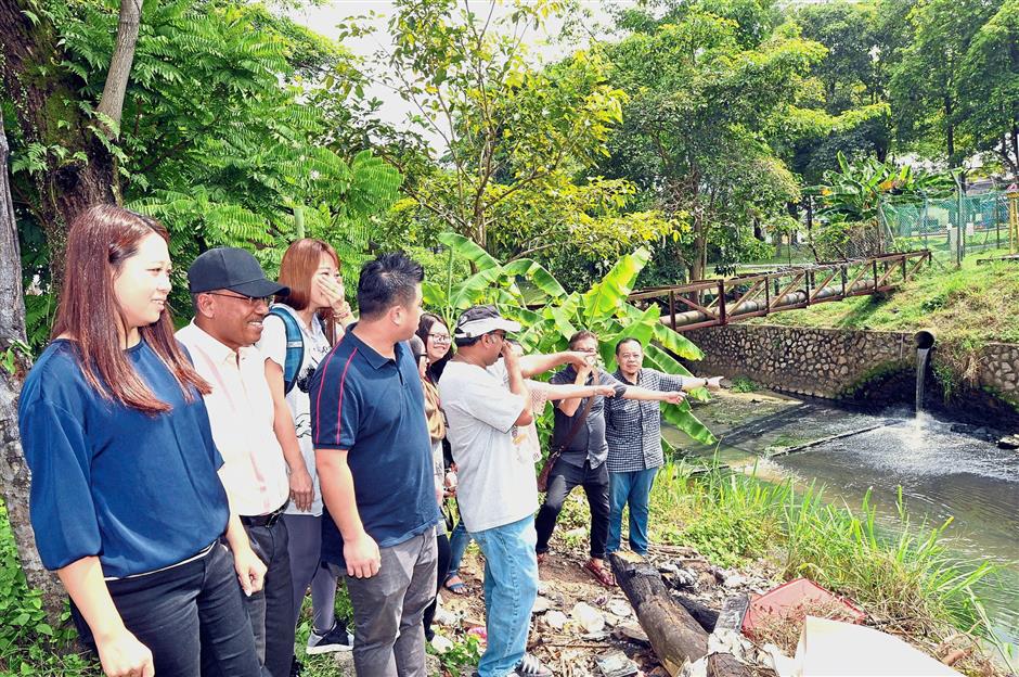 Taman Molek folk cry foul over backflow of wastewater in their homes ...