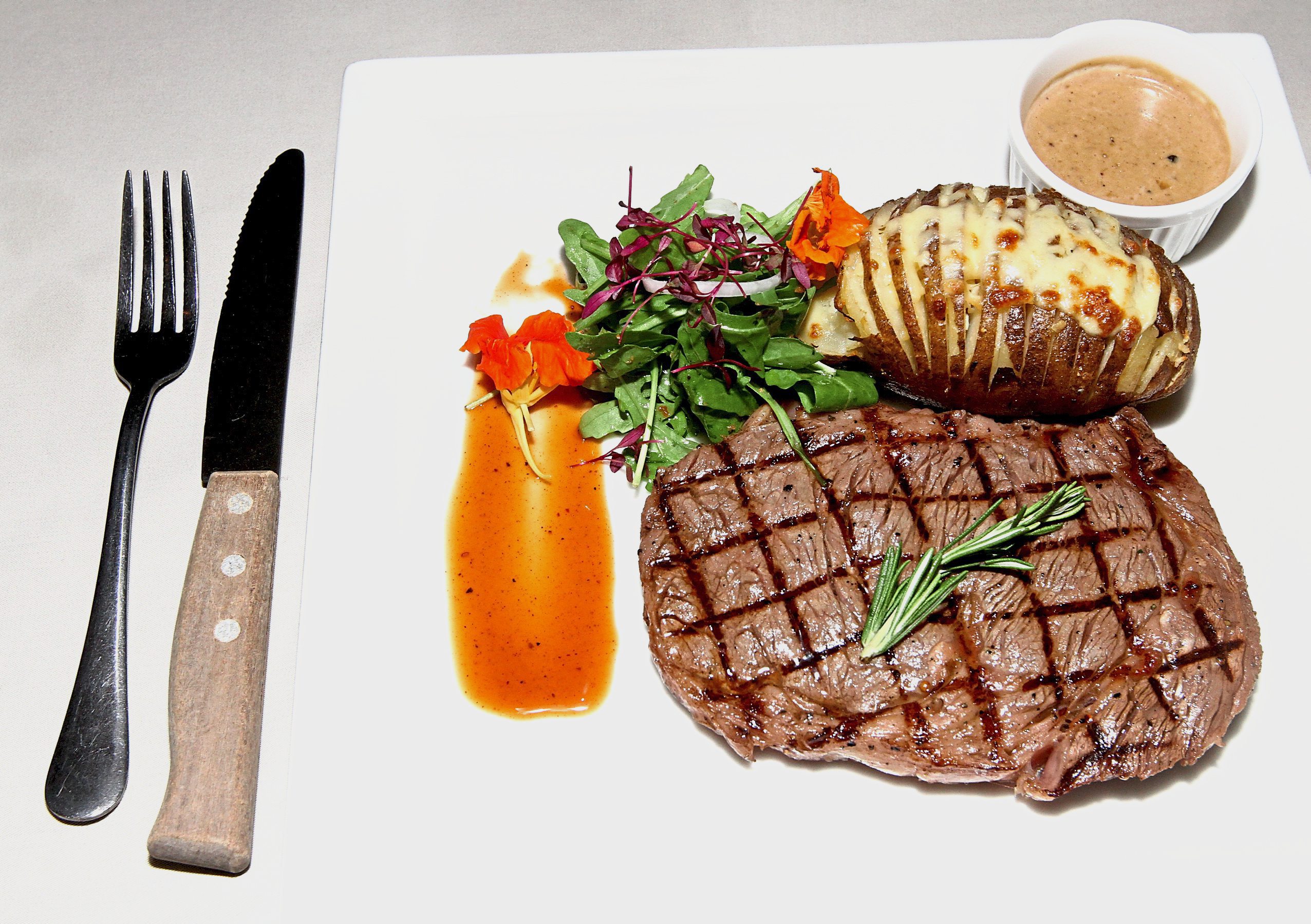 ‘Meat o’clock’ encounter in the city | The Star