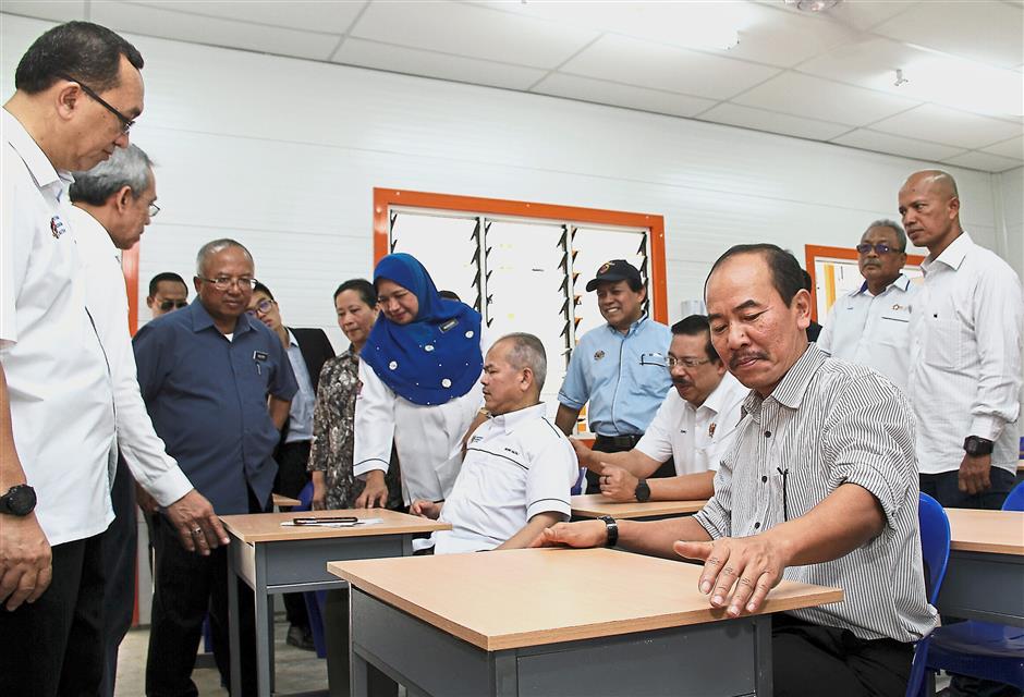 Azmin: 83 projects to repair dilapidated schools in Sabah yet to be ...