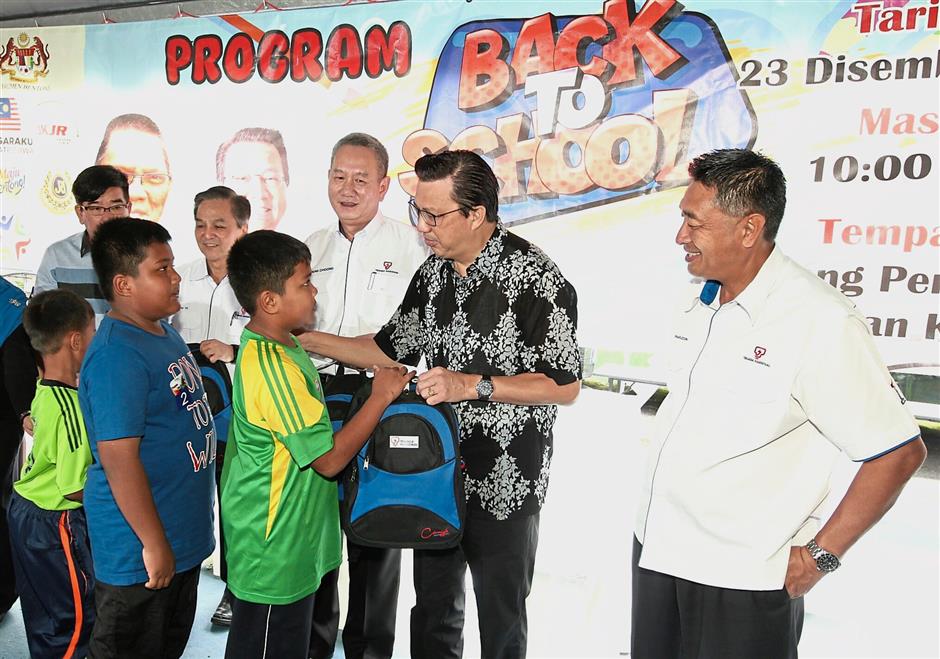 Back-to-school aid for pupils in Pahang | The Star