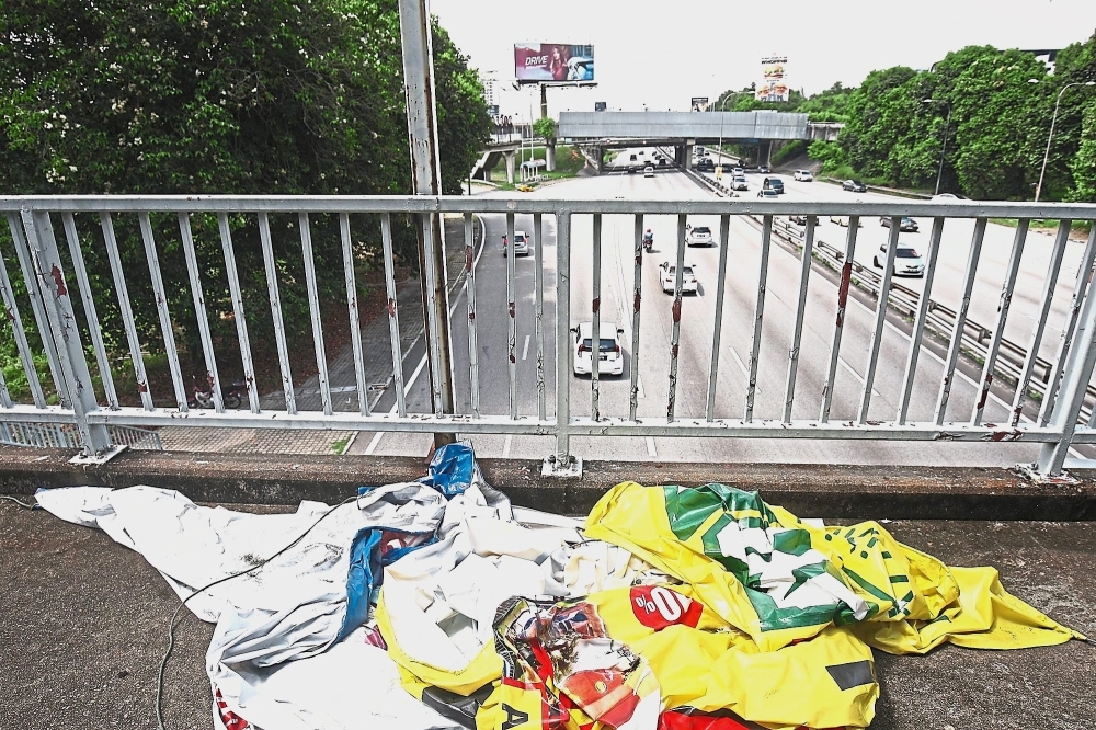 Jurisdiction issue leads to litter on Federal Highway | The Star Online